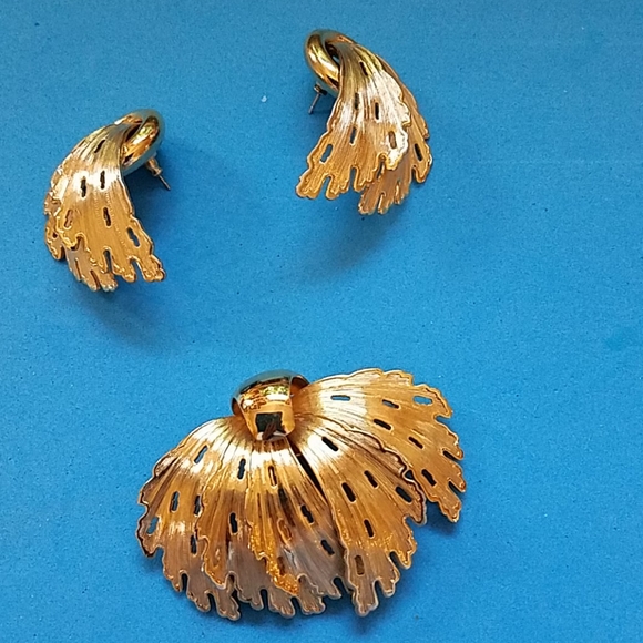 Not marked | Jewelry | Vintage Brouch And Earrings Leaves | Poshmark